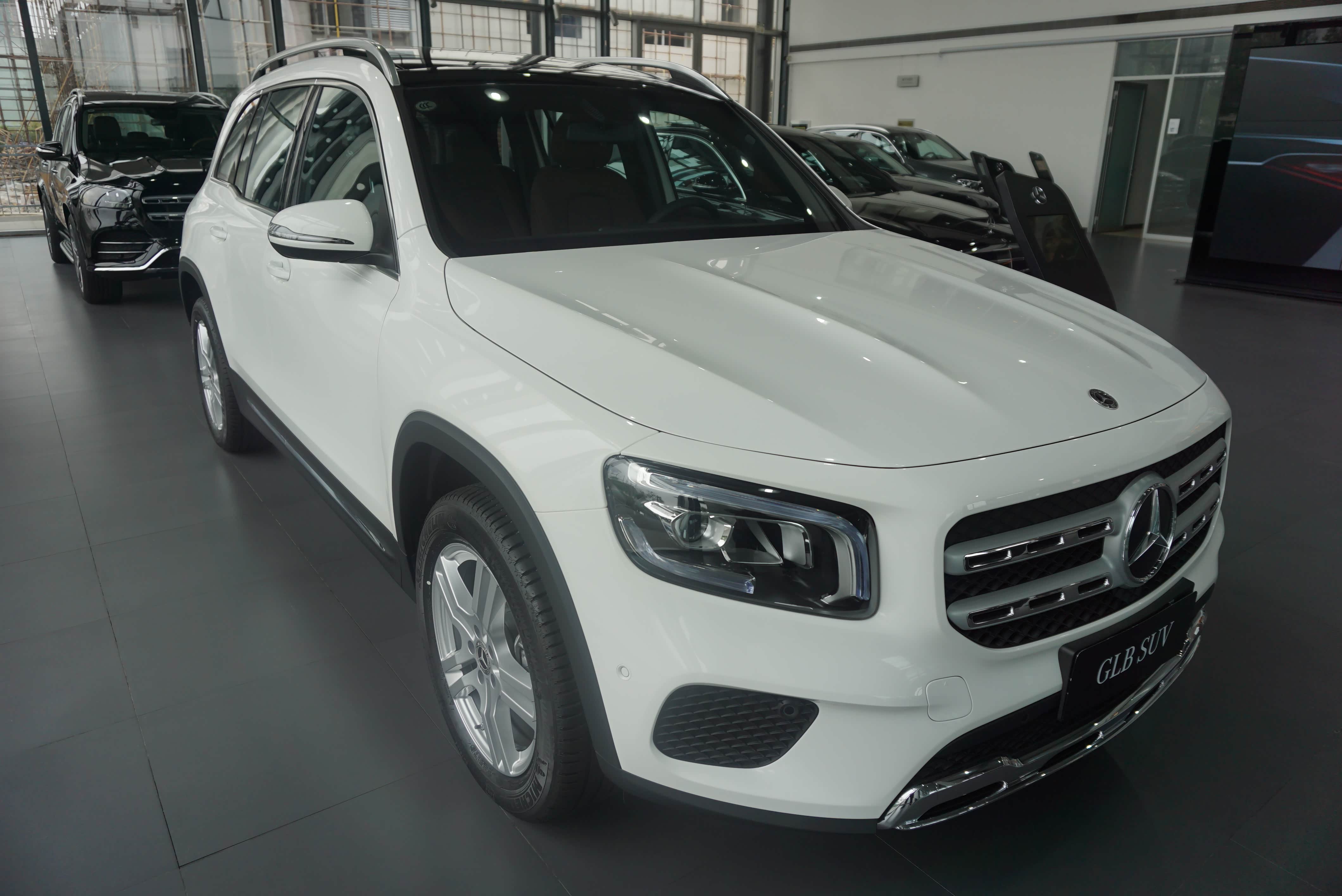 【文章】2021款奔驰GLB价格降了！配1.3T，大空间适合家用，你心动吗？_车家号_汽车之家