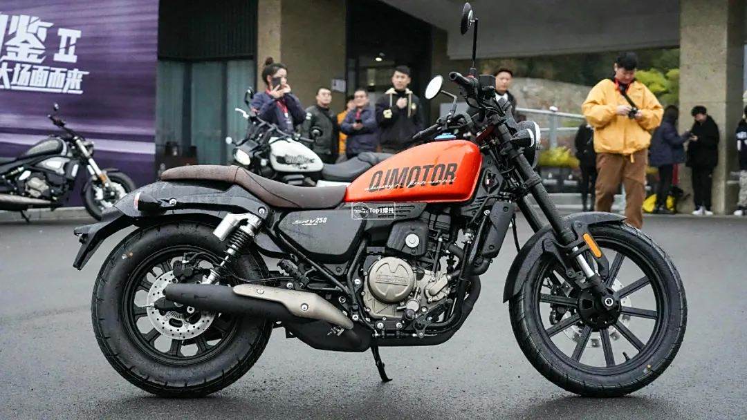 【文章】低价高配碾压同级对手，QJMOTOR闪250新车实拍_车家号_汽车之家