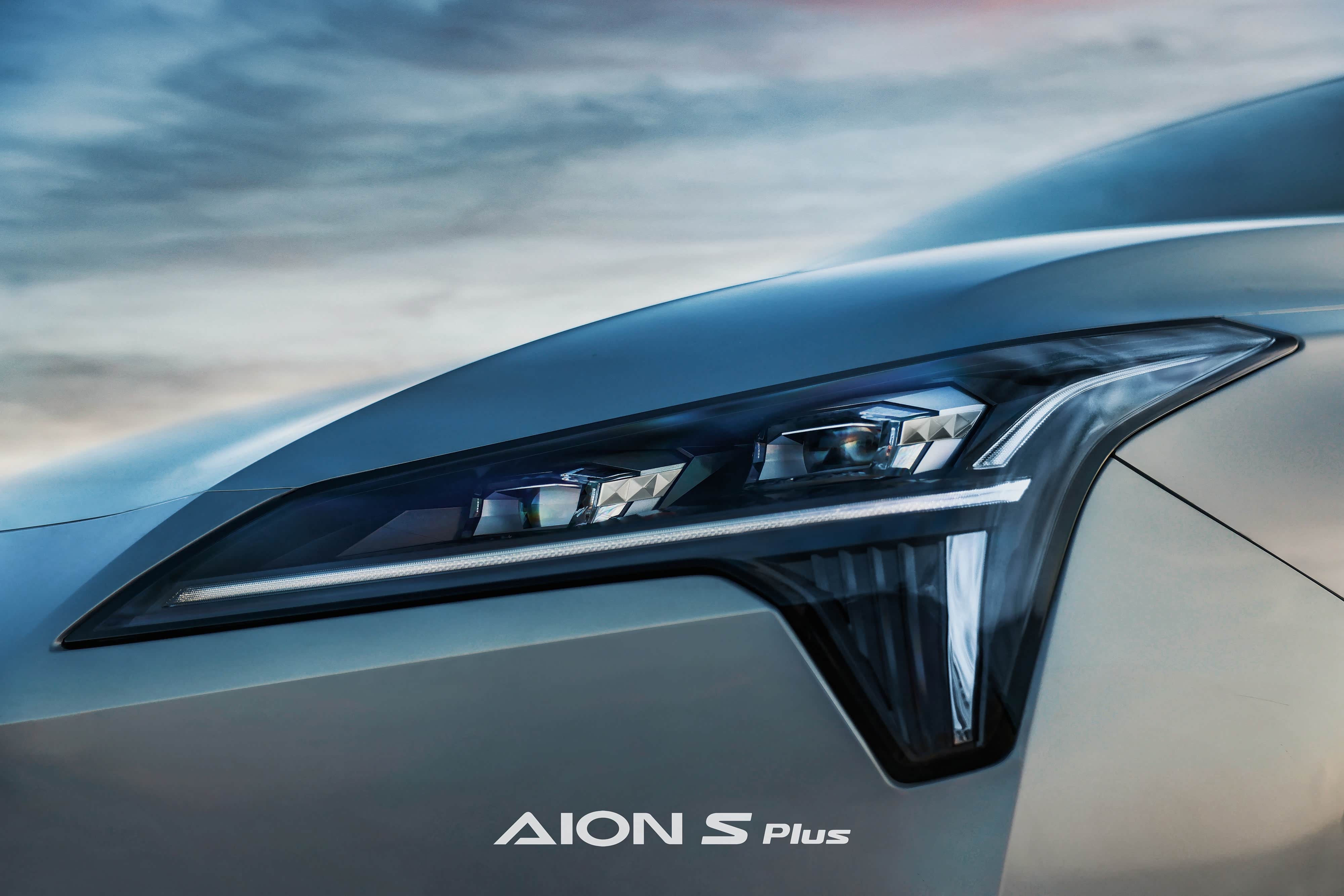 【文章】广汽埃安AION S Plus美图惊艳首发：全息银激活多层次视觉感官_车家号_汽车之家