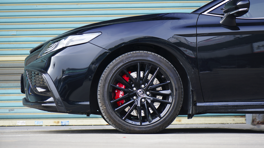 【文章】【改装分享】八代凯美瑞升级TEI刹车改装案例，前P60ES后加大碟_车家号_汽车之家