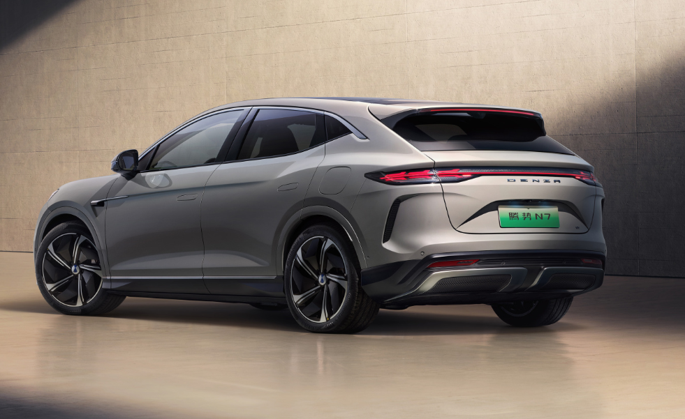 【文章】腾势N7发布，尾灯酷似卡宴，对标极氪001？_车家号_汽车之家