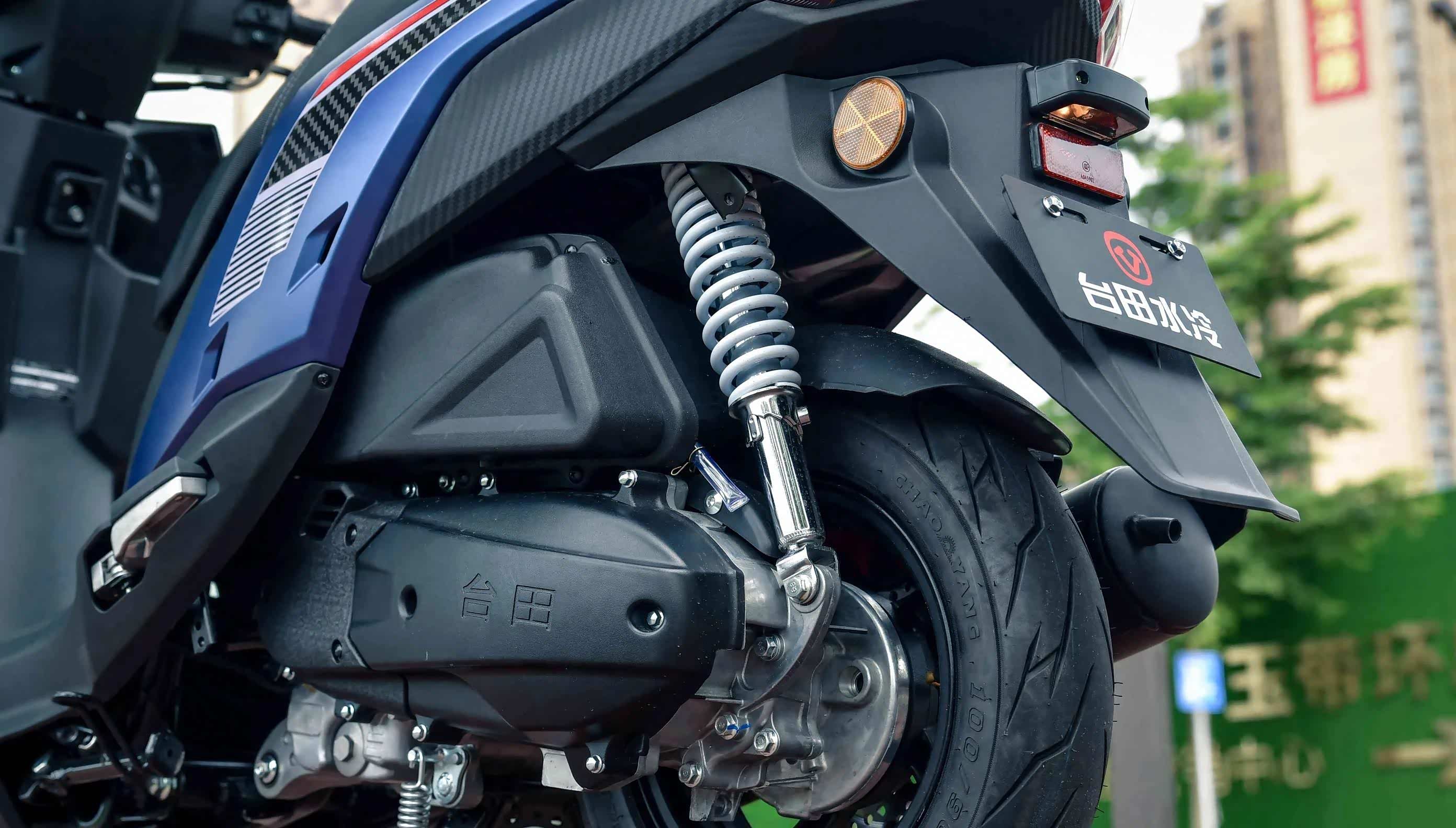 【文章】又一款“UY”踏板车上市，150水冷发动机，9L油箱，售价8680元_车家号_汽车之家