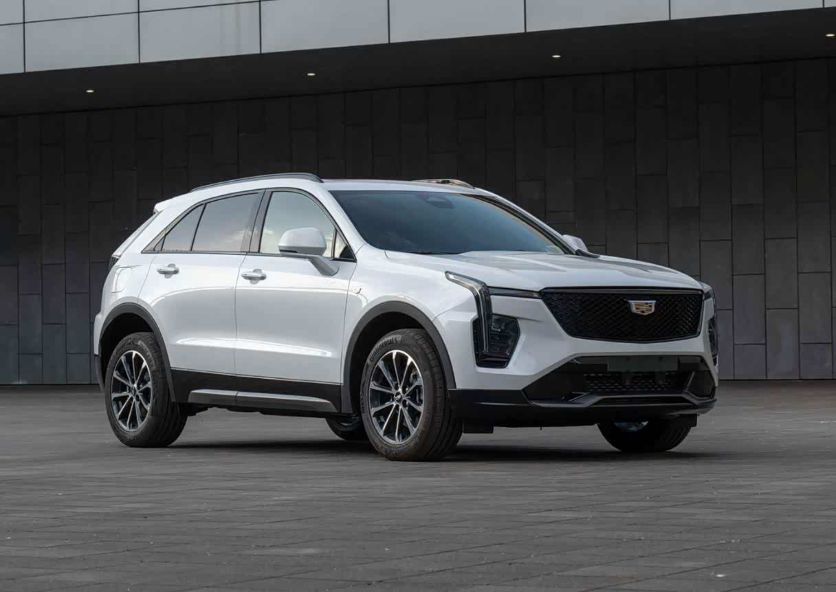 【文章】曲面大屏，鸡腿挡把，新版凯迪拉克XT4长这样，槽点没有了_车家号_汽车之家