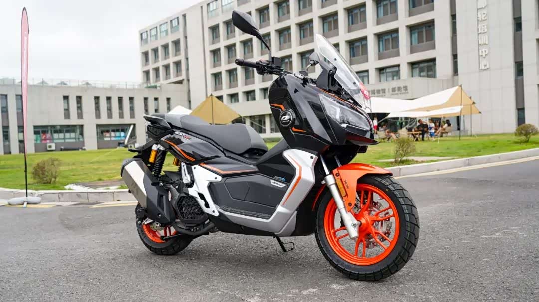【文章】16999元 又一台满配ADV踏板上市—QJMOTOR鸿150ADV_车家号_汽车之家
