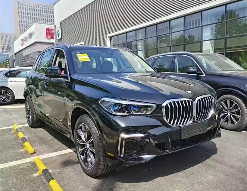 【文章】国产宝马X5实车到店，后排空间更大，2.0T高配更受欢迎_车家号_汽车之家
