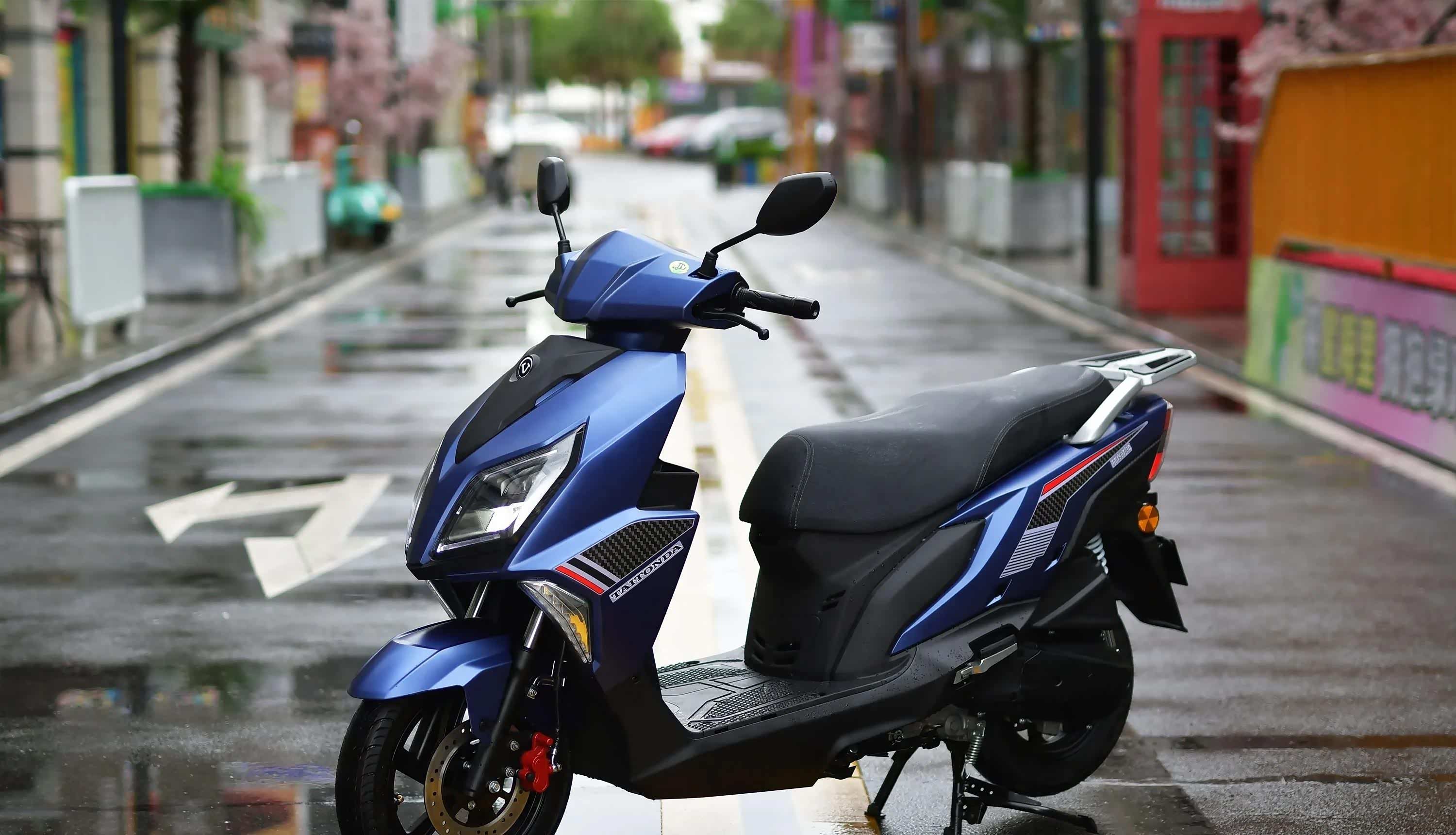 【文章】又一款“UY”踏板车上市，150水冷发动机，9L油箱，售价8680元_车家号_汽车之家