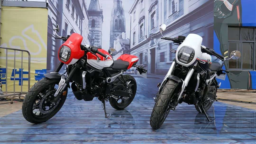 【文章】售价33,980！无极RR525上市，还有复古车型Q250、AC300亮同场亮相_车家号_汽车之家