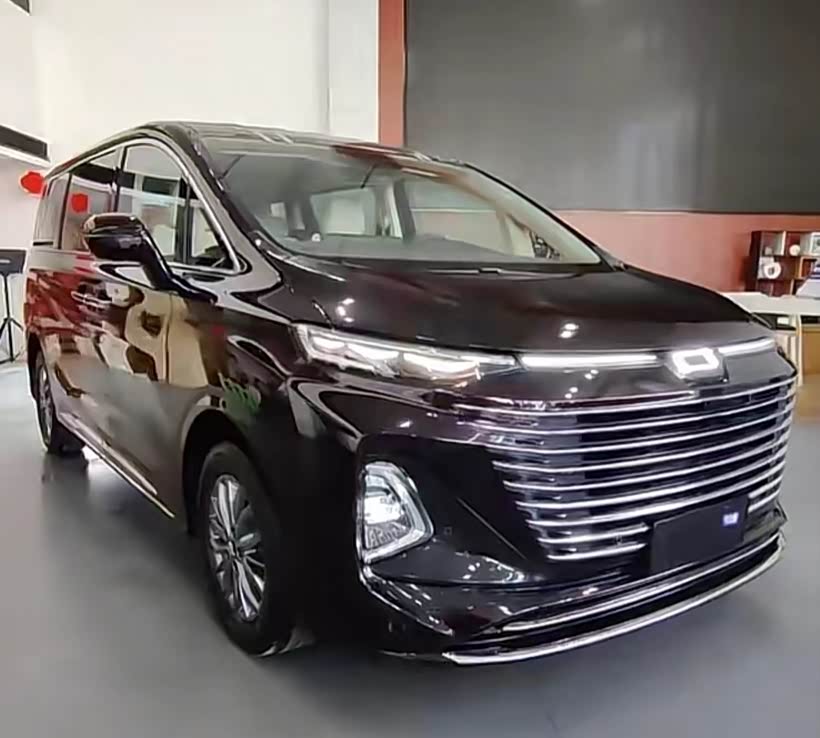 【文章】亲民版“红旗HQ9”来了！一汽奔腾M9到店，轴距3米2，还带爱信8AT_车家号_汽车之家