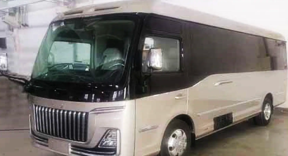 【文章】国产柯斯达来了！红旗QM7曝光，搭载3.0T发动机，使用家族化前脸_车家号_汽车之家