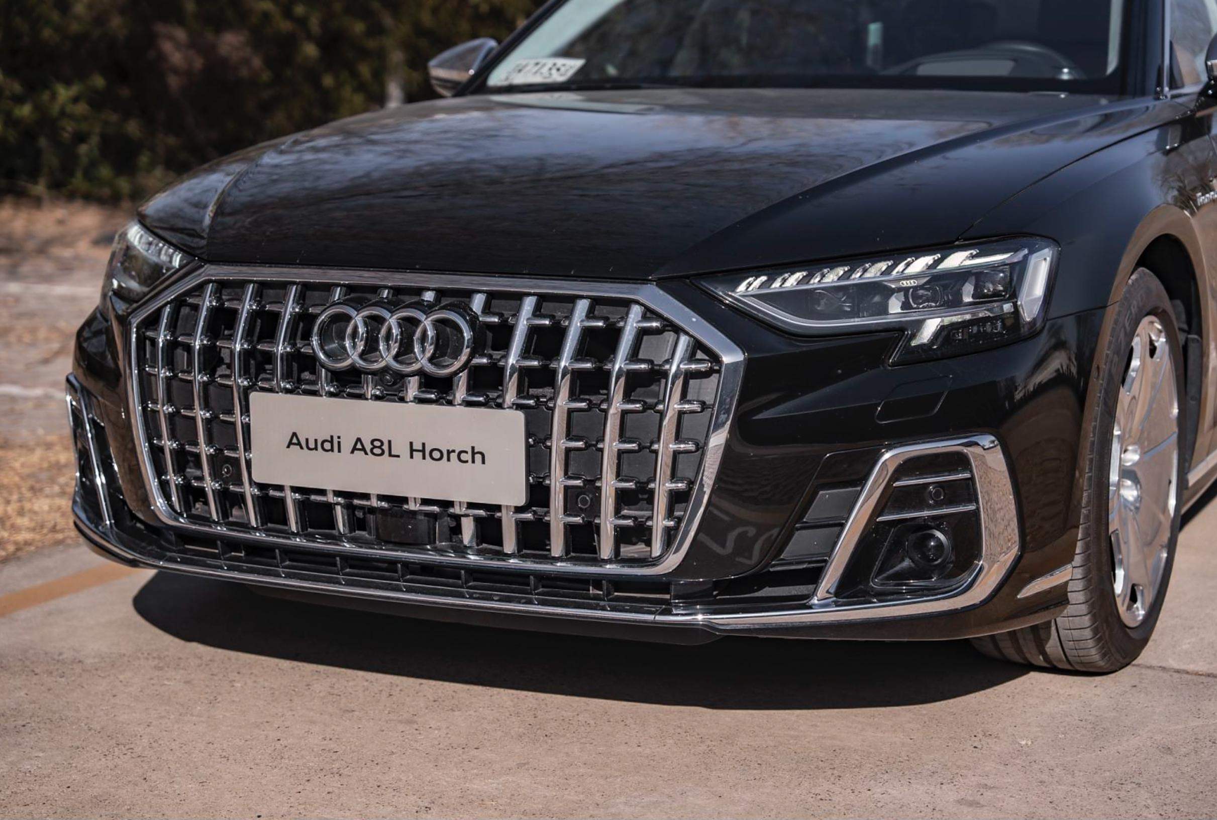 【文章】实拍奥迪A8L霍希版：搭3.0T V6动力！挑战D级行政轿车“一哥”？_车家号_汽车之家