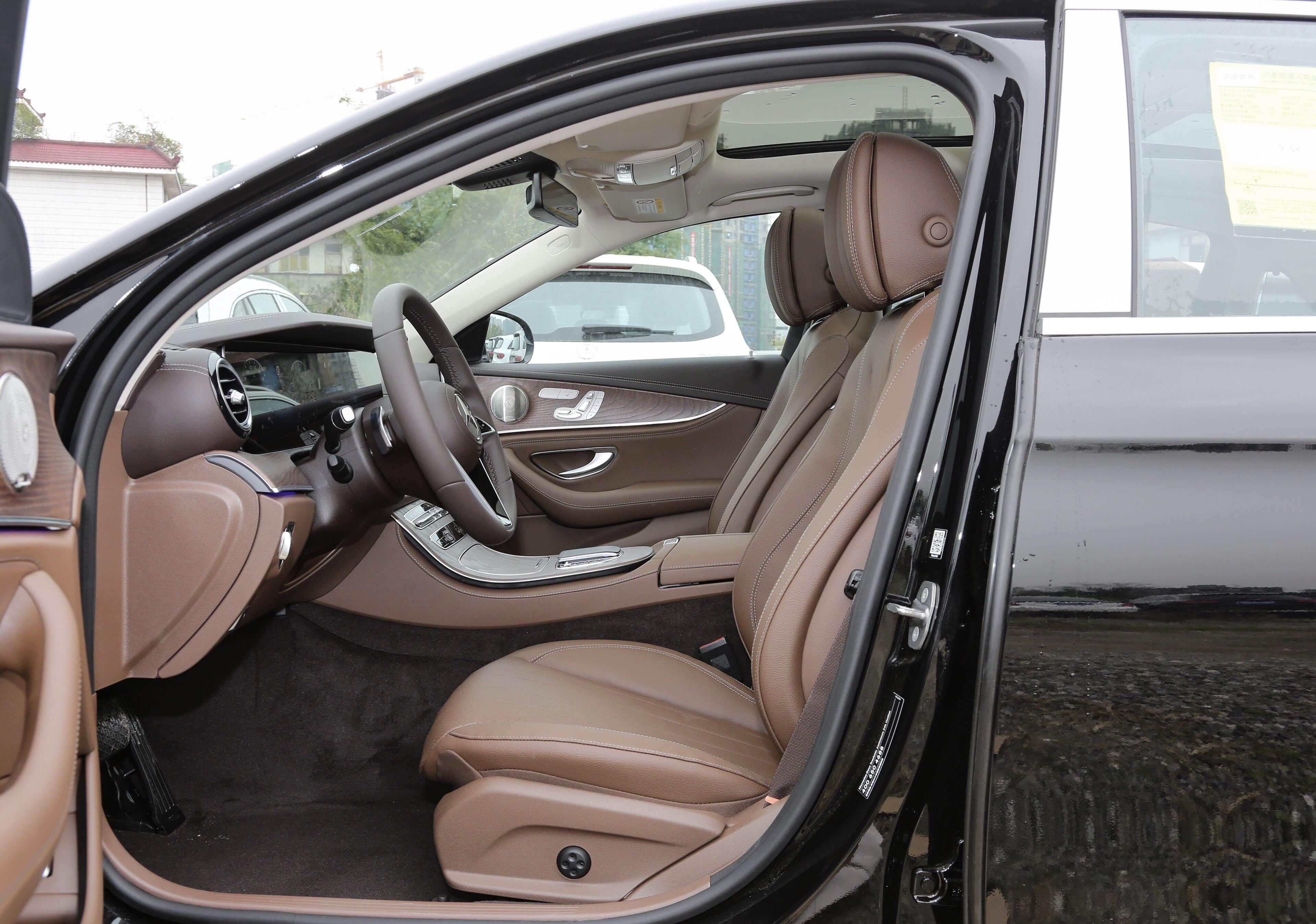 【文章】别老看530Li！2022款奔驰E300L到店，13个柏林之声+2.0T，车长5米_车家号_汽车之家