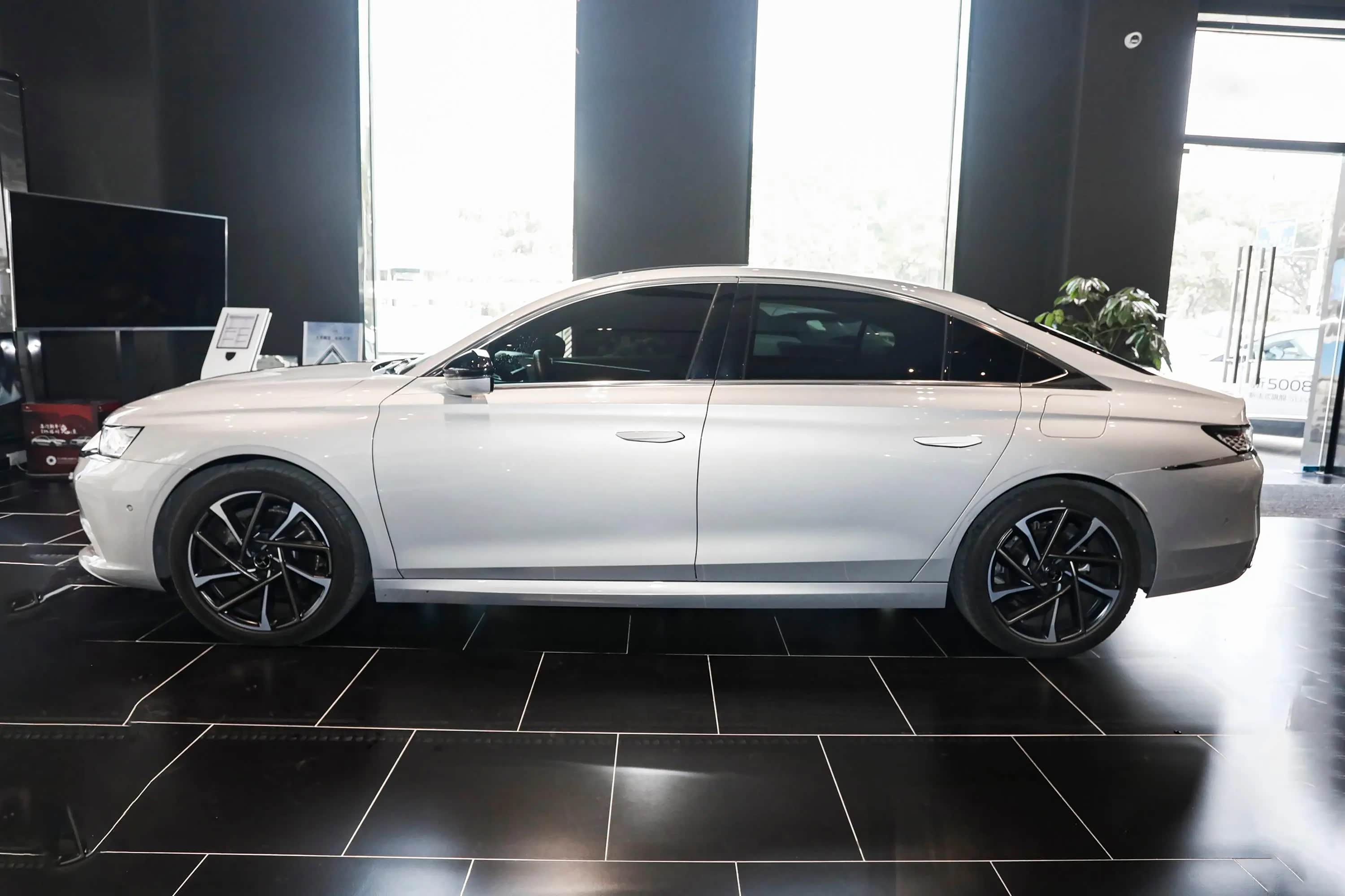 【文章】真正的法系豪车，长4933mm比奥迪好看，内饰做工一流，堪比头等舱_车家号_汽车之家