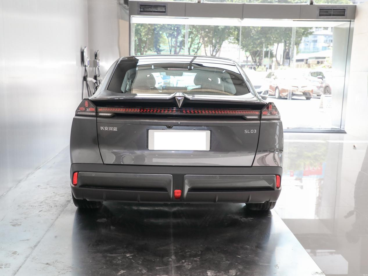 【文章】实拍深蓝SL03纯电版，最大续航705KM，配置拉满，能一战特斯拉？_车家号_汽车之家