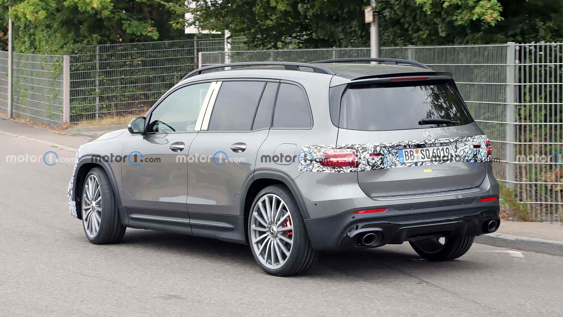【文章】沿用2.0T发动机 奔驰2024款GLB原型车最新谍照曝光_车家号_汽车之家