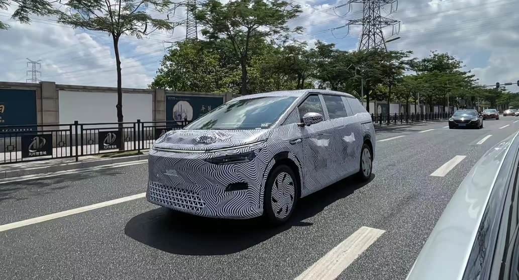 【文章】抢GL8市场！小鹏全新MPV定名X9：配空悬+L4级驾辅，续航超800公里_车家号_汽车之家