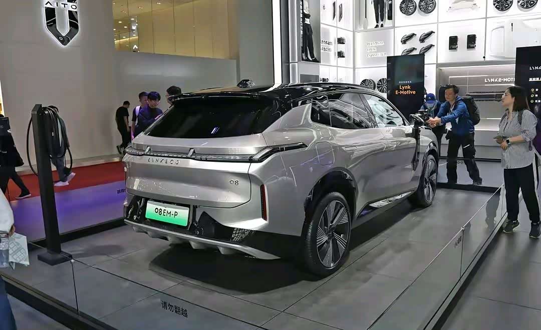 【文章】2023上海车展：领克08EM-P亮相，配魅族FlymeAuto车机_车家号_汽车之家