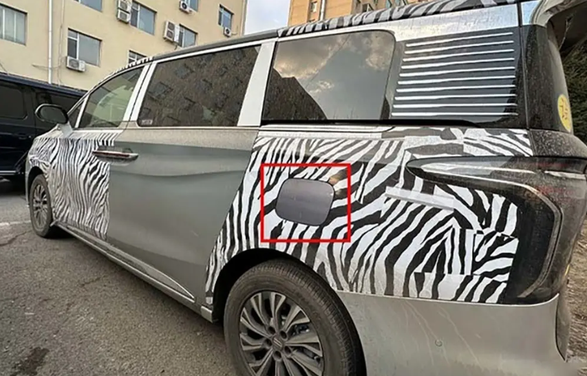 【文章】红旗HQ9 PHEV谍照曝光，纯电续航100千米，和腾势D9 DMi正面竞争_车家号_汽车之家