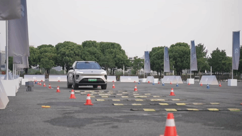 【文章】开起来高级坐起来舒适蔚来全新ES8把“双腔空簧+CDC”玩明白了_车家号_汽车之家