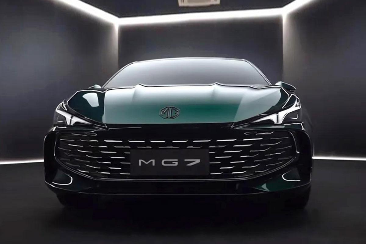 【文章】上汽名爵MG7实车照曝光！撞脸“伊兰特”，配无框车门，2.0T+9AT_车家号_汽车之家