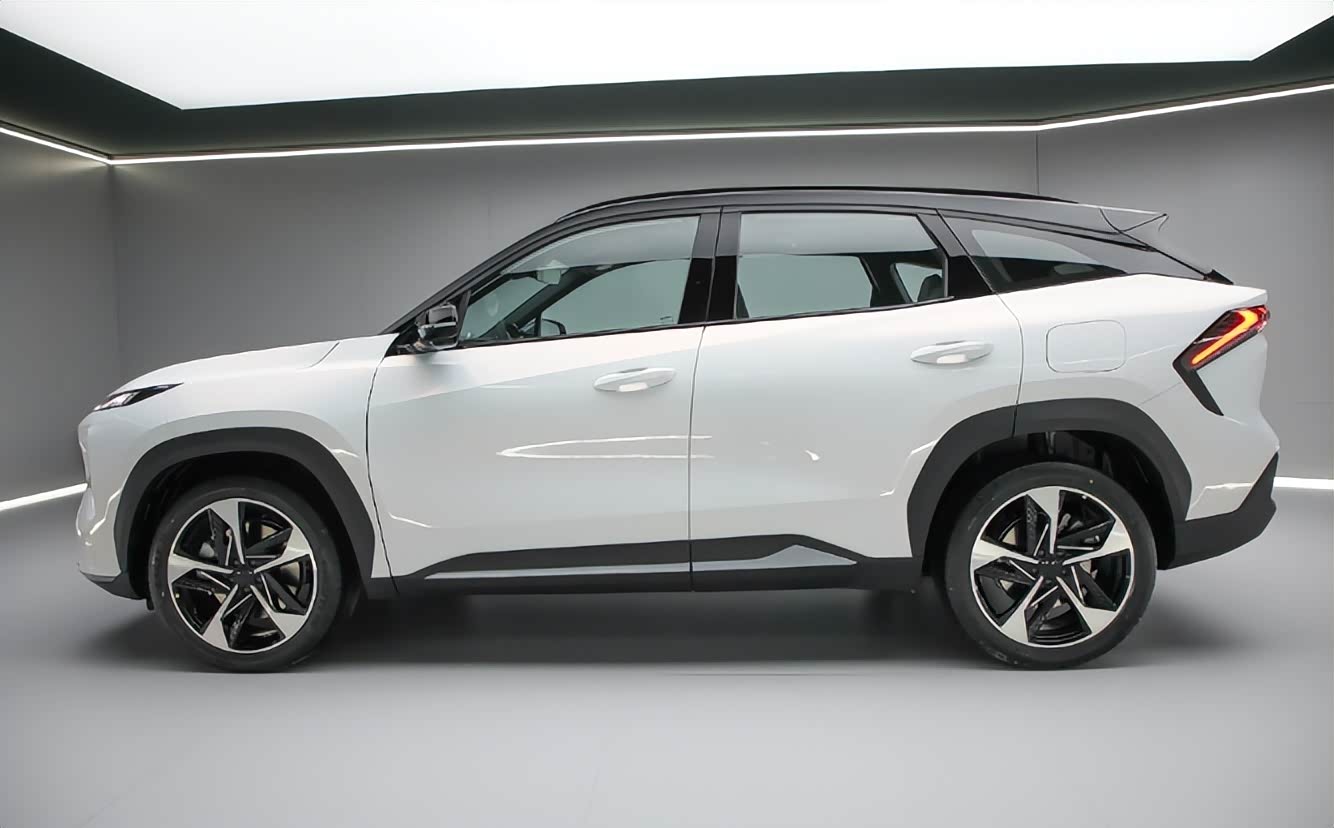 【文章】标配8155芯片，最快零百加速6.9s，吉利银河L7值得考虑吗？_车家号_汽车之家