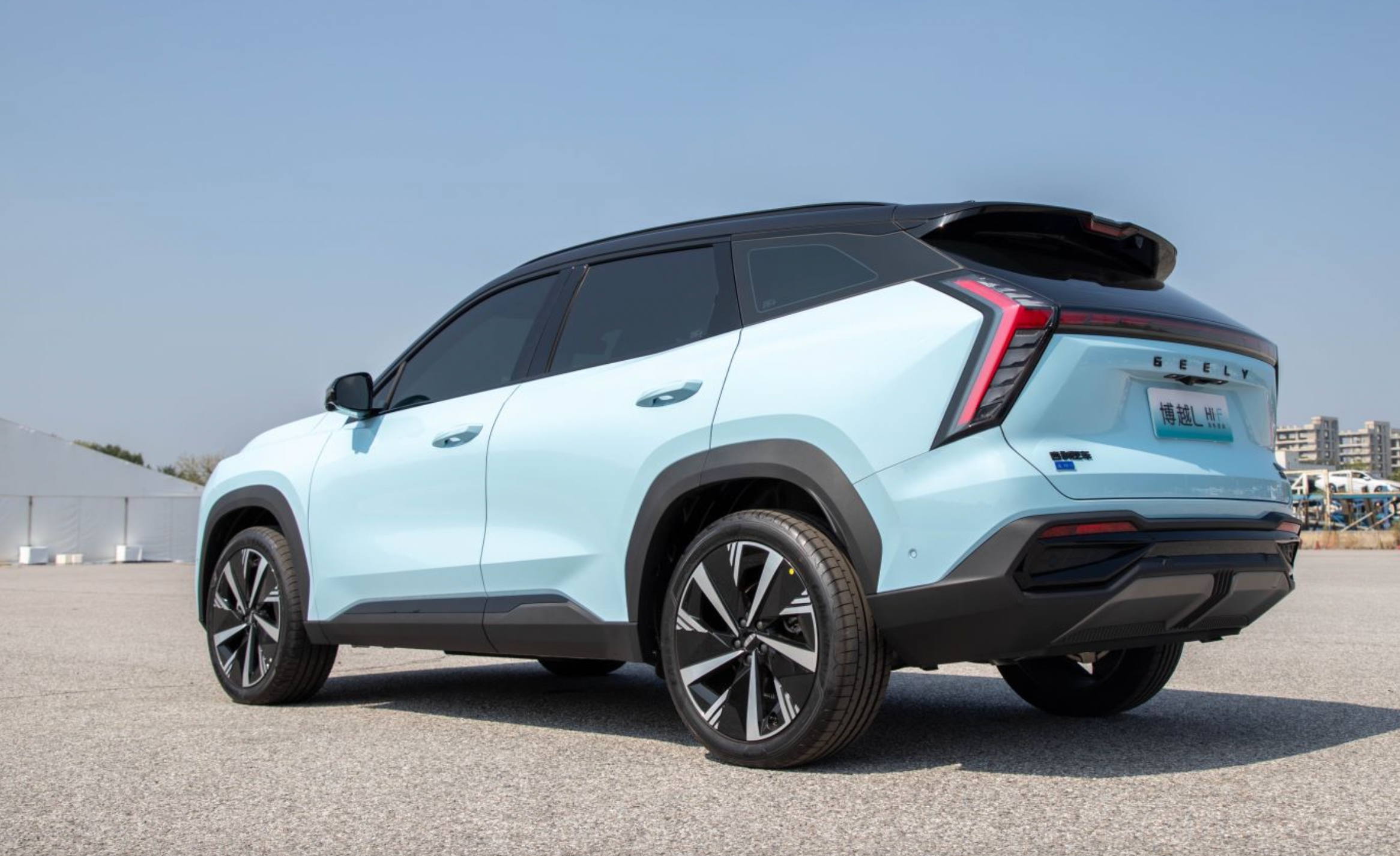 【文章】实拍吉利博越L混动版:续航1300km!搭1.5T+3DHT 内置13.2英寸竖屏?_车家号_汽车之家