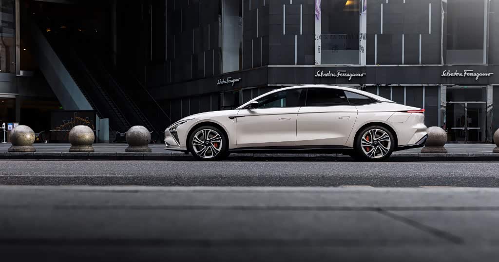 【文章】智己L7，五个“玄学”标准强攻BBA_车家号_汽车之家