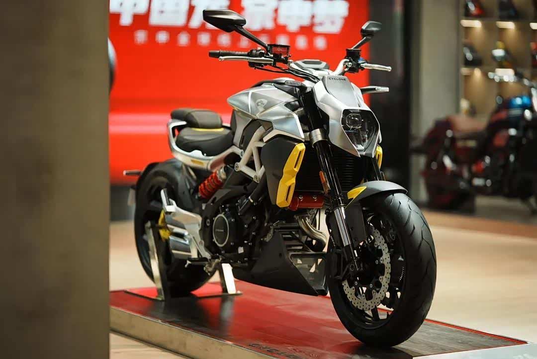 【文章】赛科龙RA900静态介绍，不光只是排量大，还有科幻运动外观_车家号_汽车之家