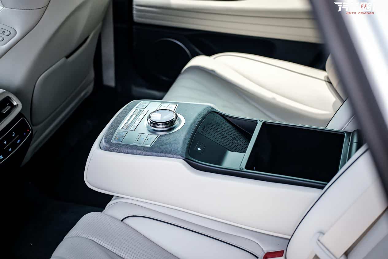 【文章】实拍捷尼赛思纯电G80，40.68万起售，搅局者or炮灰？_车家号_汽车之家