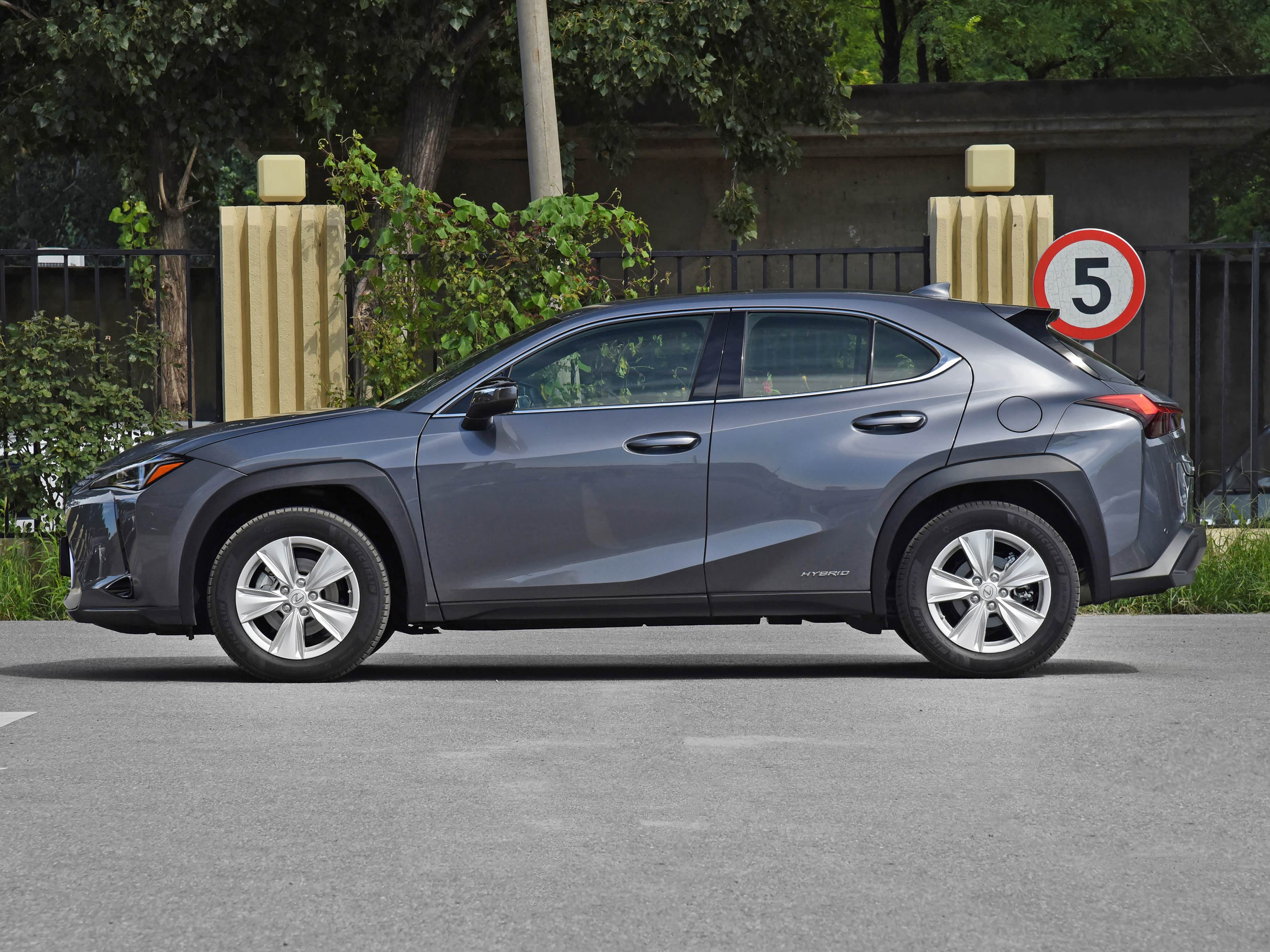 UX260H终于取代了CT200H，成为雷克萨斯最入门的混动车型_车家号_发现车生活_汽车之家