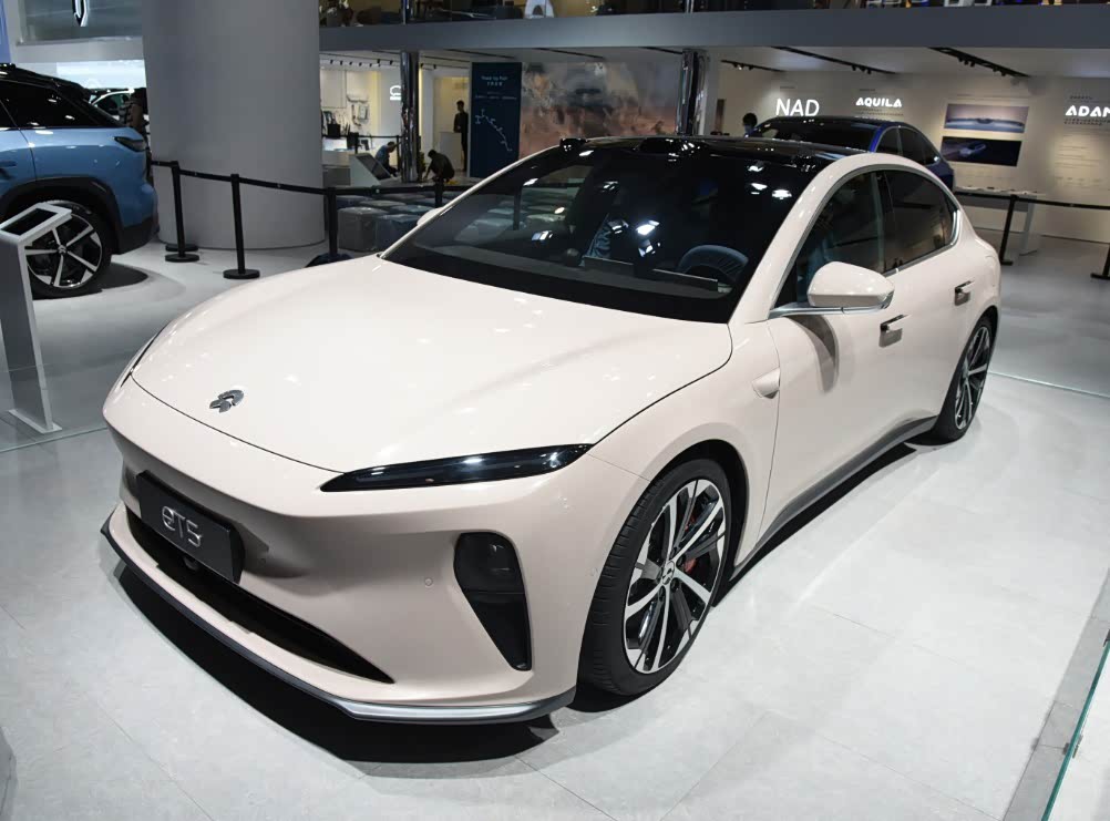 【文章】蔚来镜空粉色ET5亮相成都车展，销量超宝马3系不是梦！_车家号_汽车之家