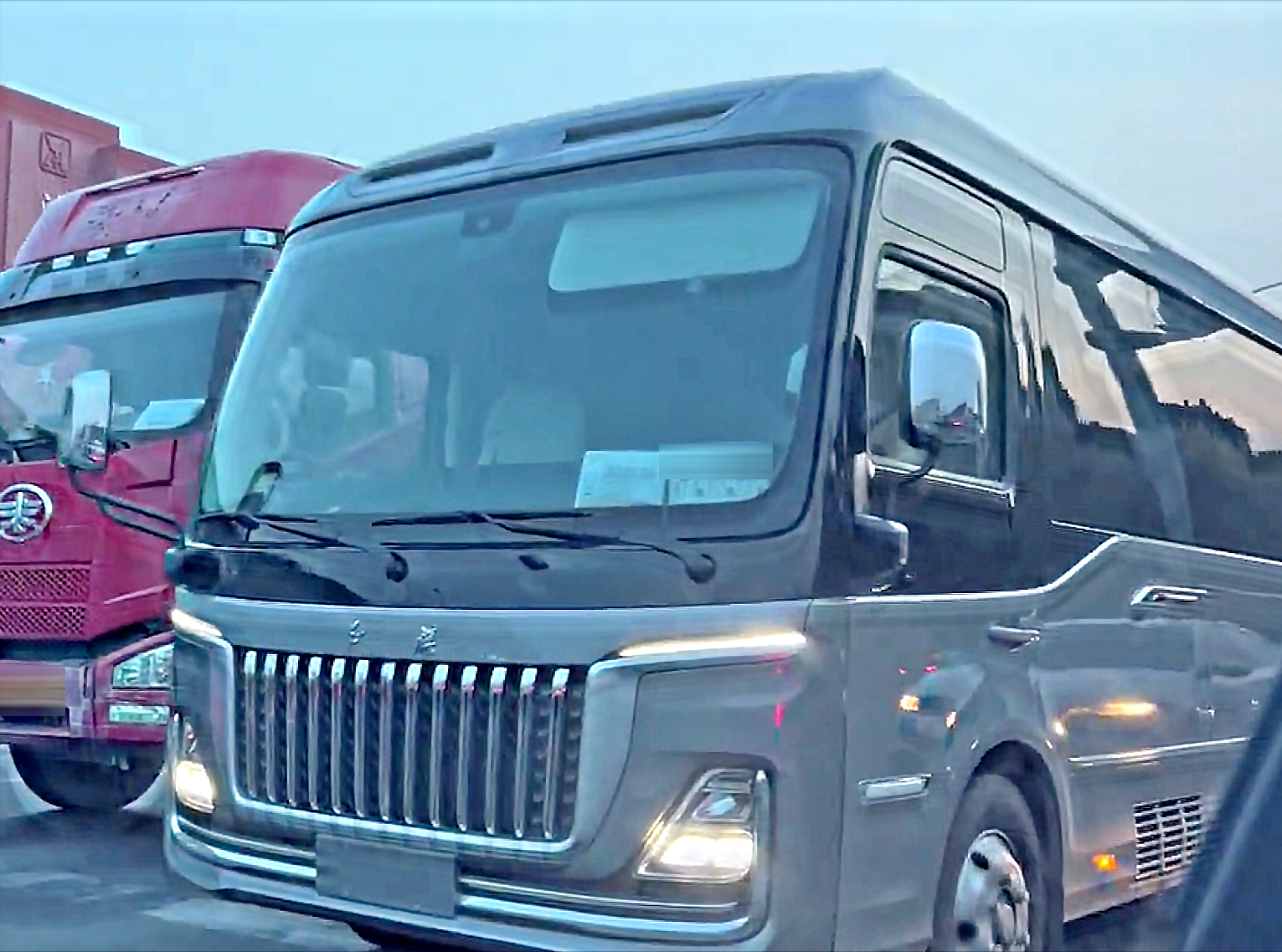 【文章】红旗版“考斯特”实车曝光，或命名QM7，外观霸气，搭载3.0T动力_车家号_汽车之家