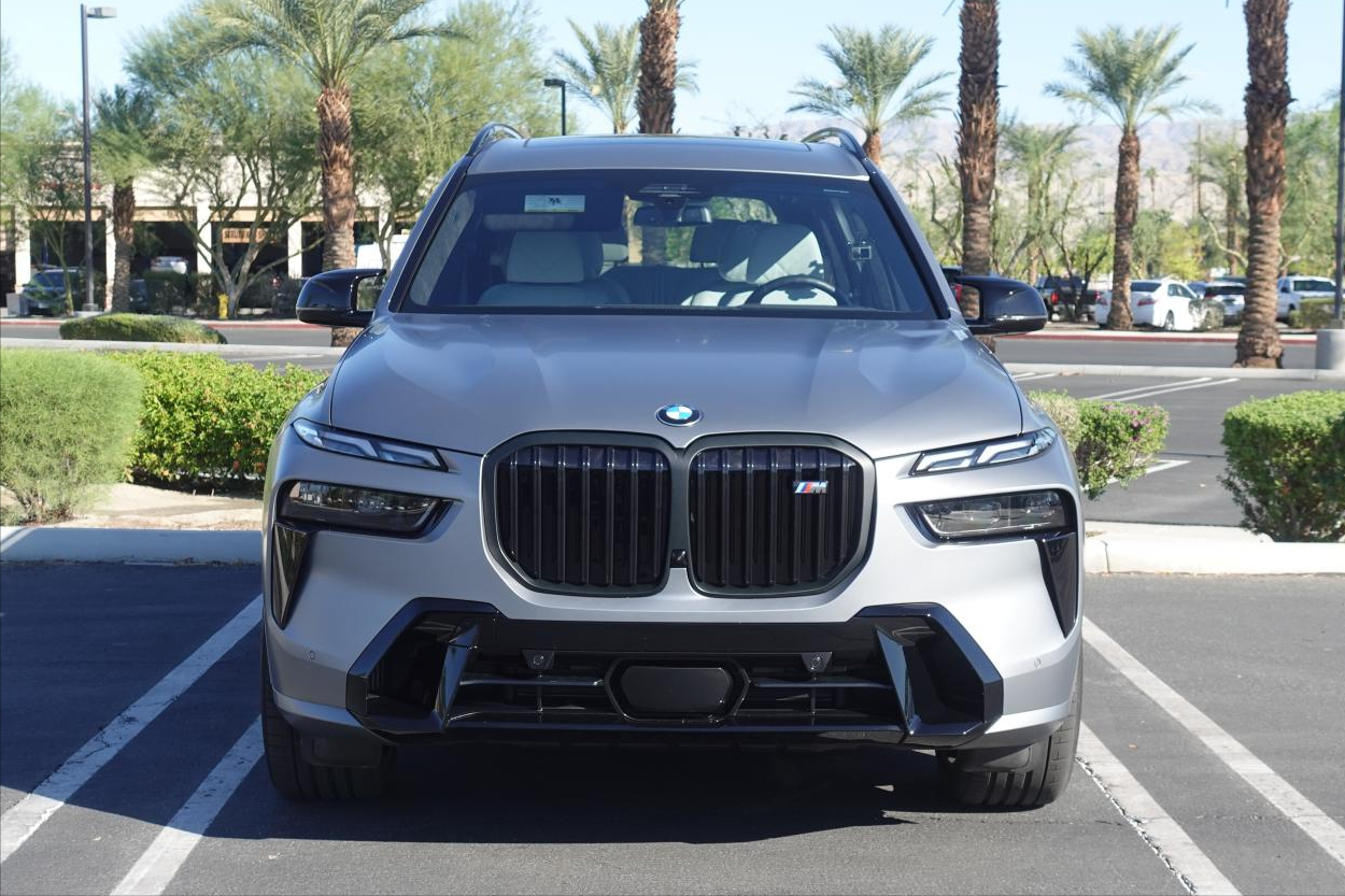 【文章】宝马官宣：全新旗舰SUV实车亮相，4.4T V8+8AT，零百加速4.7秒_车家号_汽车之家