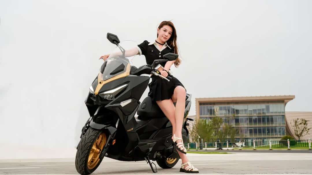 173的小姐姐试驾光阳H150纪念版：值这个价_车家号_发现车生活_汽车之家