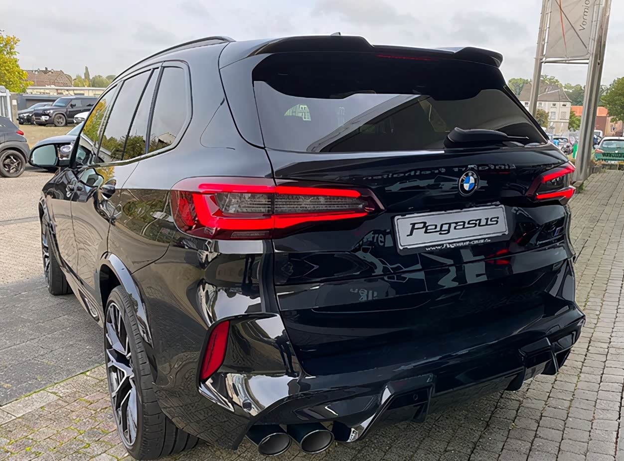 【文章】搭4.4T引擎，对标奥迪SQ7，宝马X5 M海外实拍图_车家号_汽车之家