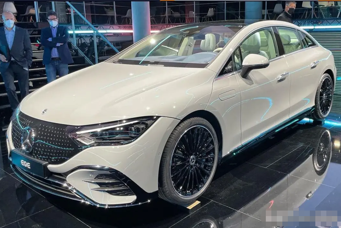 【文章】奔驰EQE 350正式发布，新车上市后将与蔚来ET7竞争，网友：太丑了_车家号_汽车之家