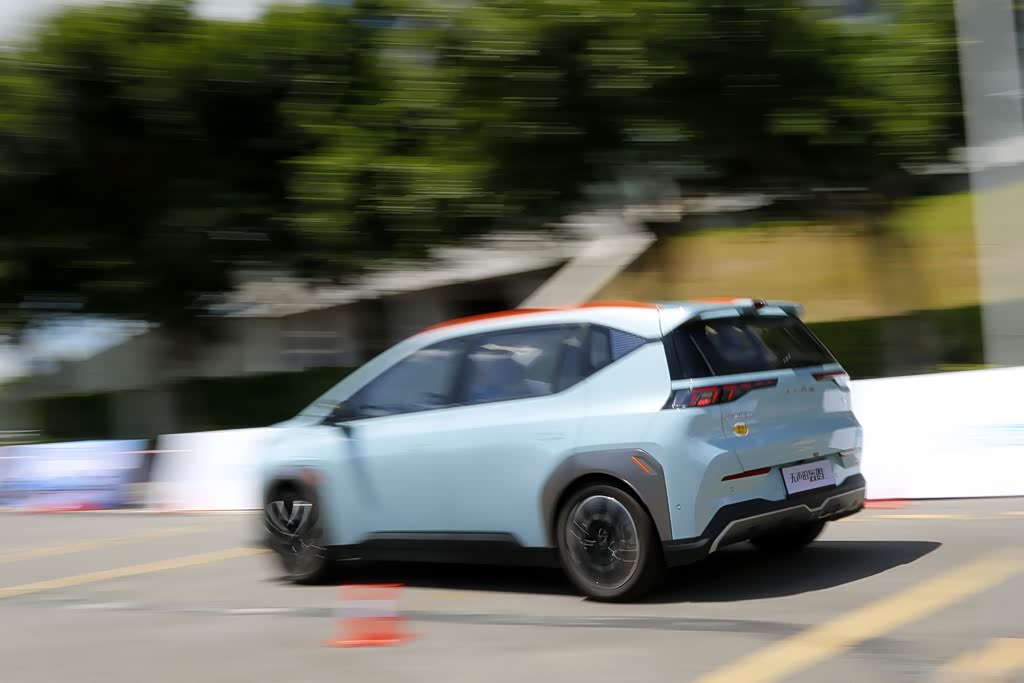 埃安Y 试驾点评：终于有一辆个性不卖萌的十万级电动车了_车家号_发现车生活_汽车之家