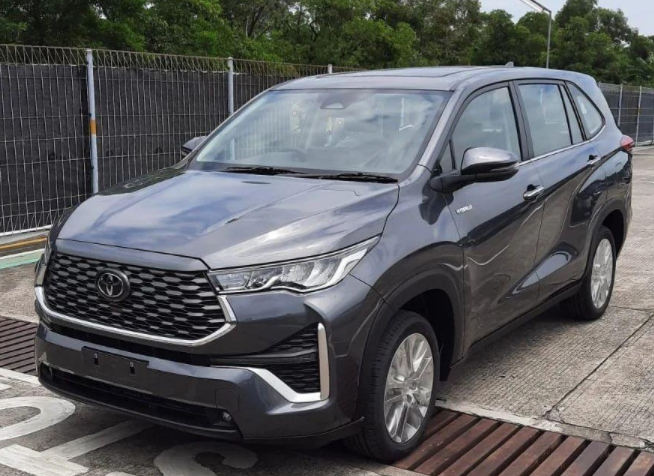 丰田又有爆款！全新innova曝光，配7座+2.0L混动，或年底入华_车家号_发现车生活_汽车之家