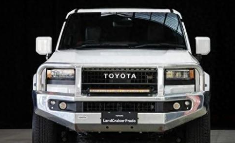 强劲2.4T动力配8AT！2024款“丰田霸道”专业版实拍，外观强化_车家号_发现车生活_汽车之家