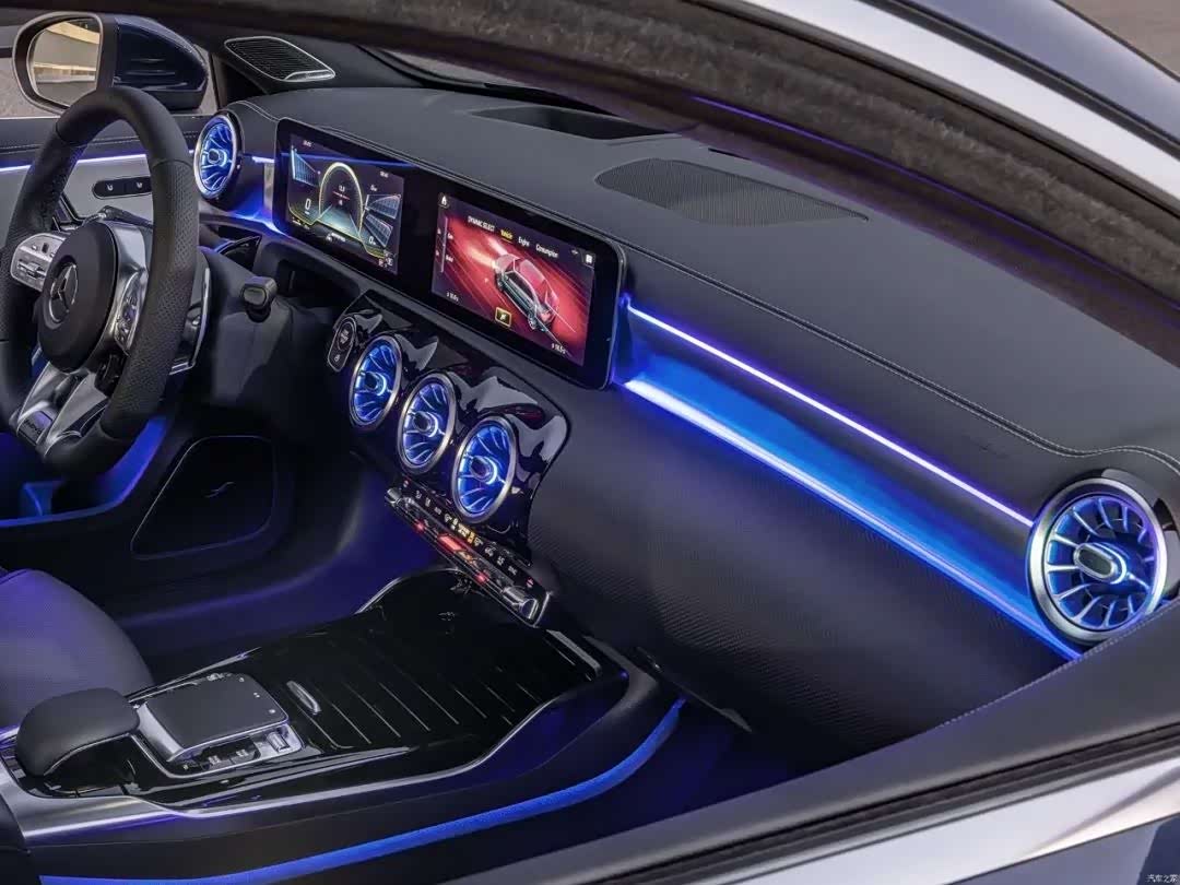 奔驰A35售价39.98万起？选进口两厢还是国产三厢A35L？_车家号_发现车生活_汽车之家