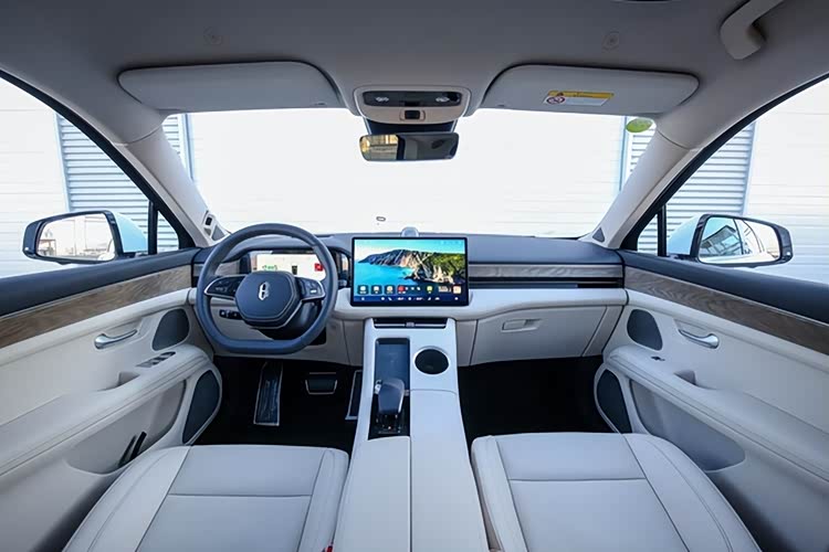 广州车展：最强华为SUV问界M9终于亮相！车长5230mm，轴距3110mm_车家号_发现车生活_汽车之家