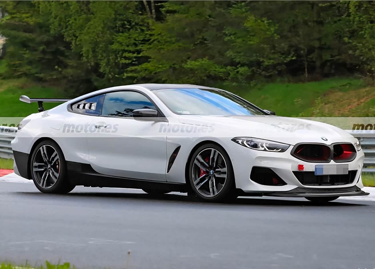 全新宝马M8 CSL路试谍照曝光 预计最快明年第一季度发布_车家号_发现车生活_汽车之家