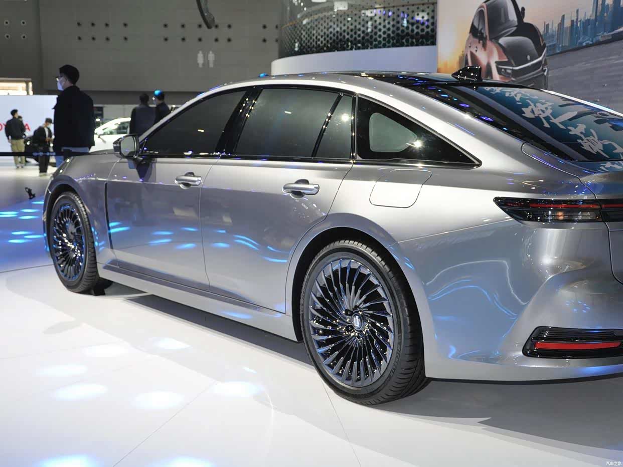 2023款丰田皇冠来了！2.4T混动破百5.8s，换装新设计，预售42.9万_车家号_发现车生活_汽车之家