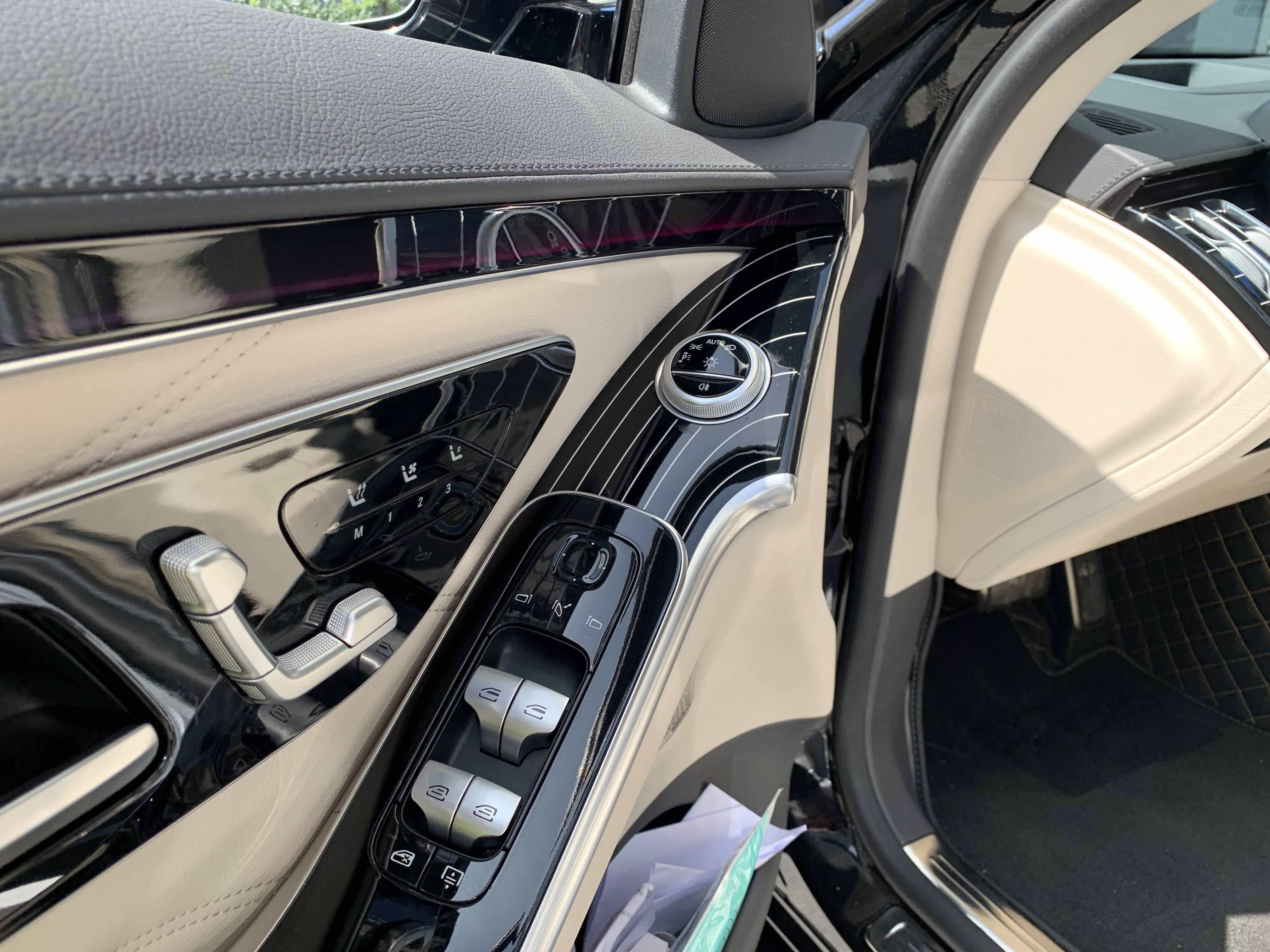 【文章】22款迈巴赫S480升级钢琴烤漆五线谱内饰板，五座改四座_车家号_汽车之家