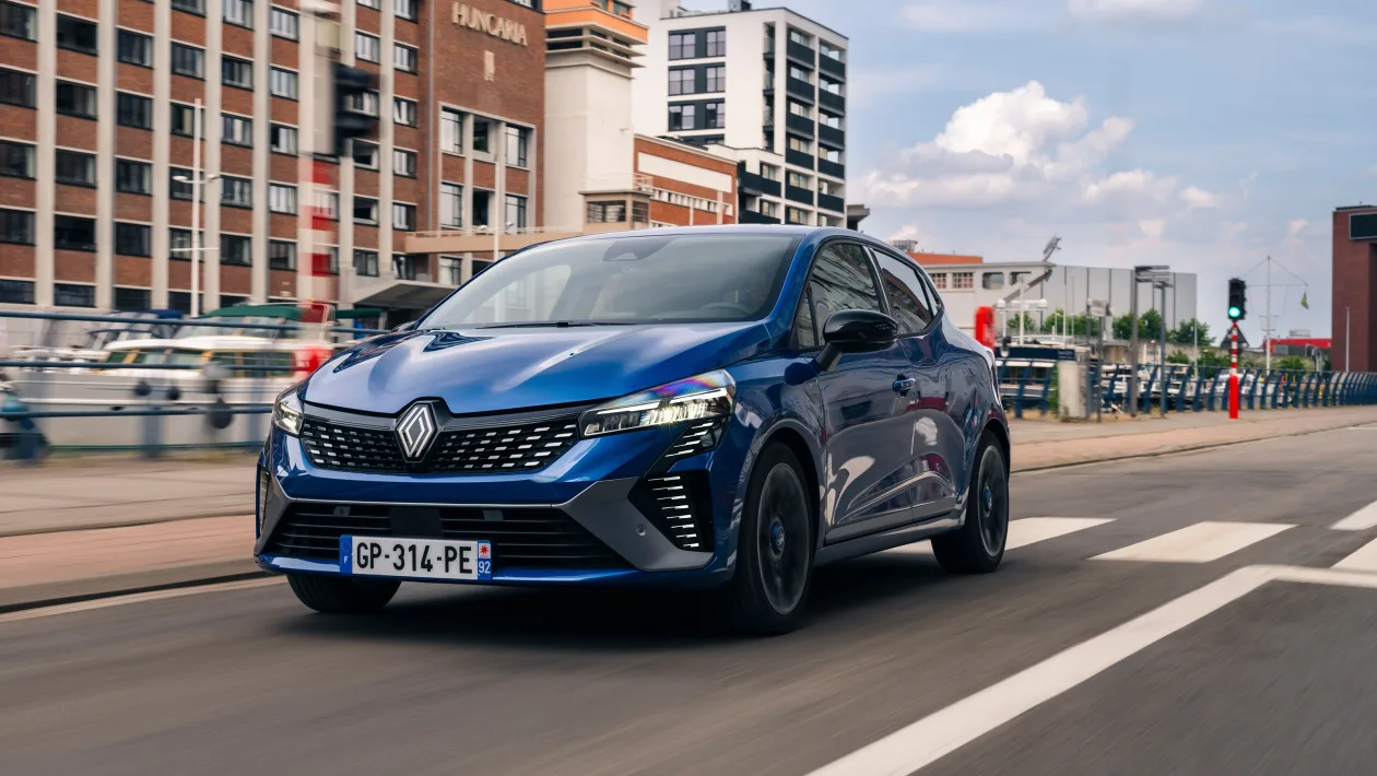 采用最新家族前脸设计，中期改款雷诺Clio实拍图发布_车家号_发现车生活_汽车之家