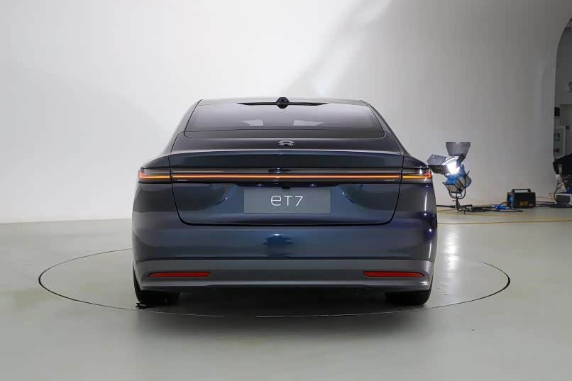 传统豪华VS新势力 50多万预算 奔驰EQE和蔚来ET7怎么选？_车家号_发现车生活_汽车之家