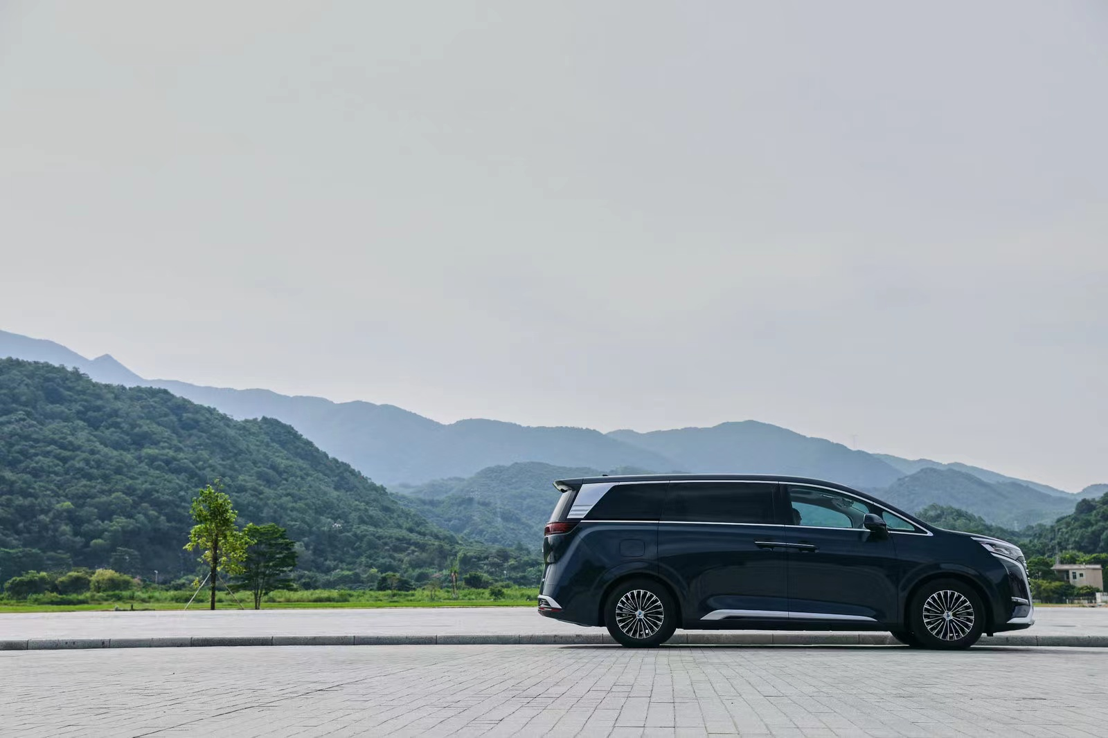 试驾腾势D9四驱旗舰版：综合续航破1000公里，排面比埃尔法还足_车家号_发现车生活_汽车之家