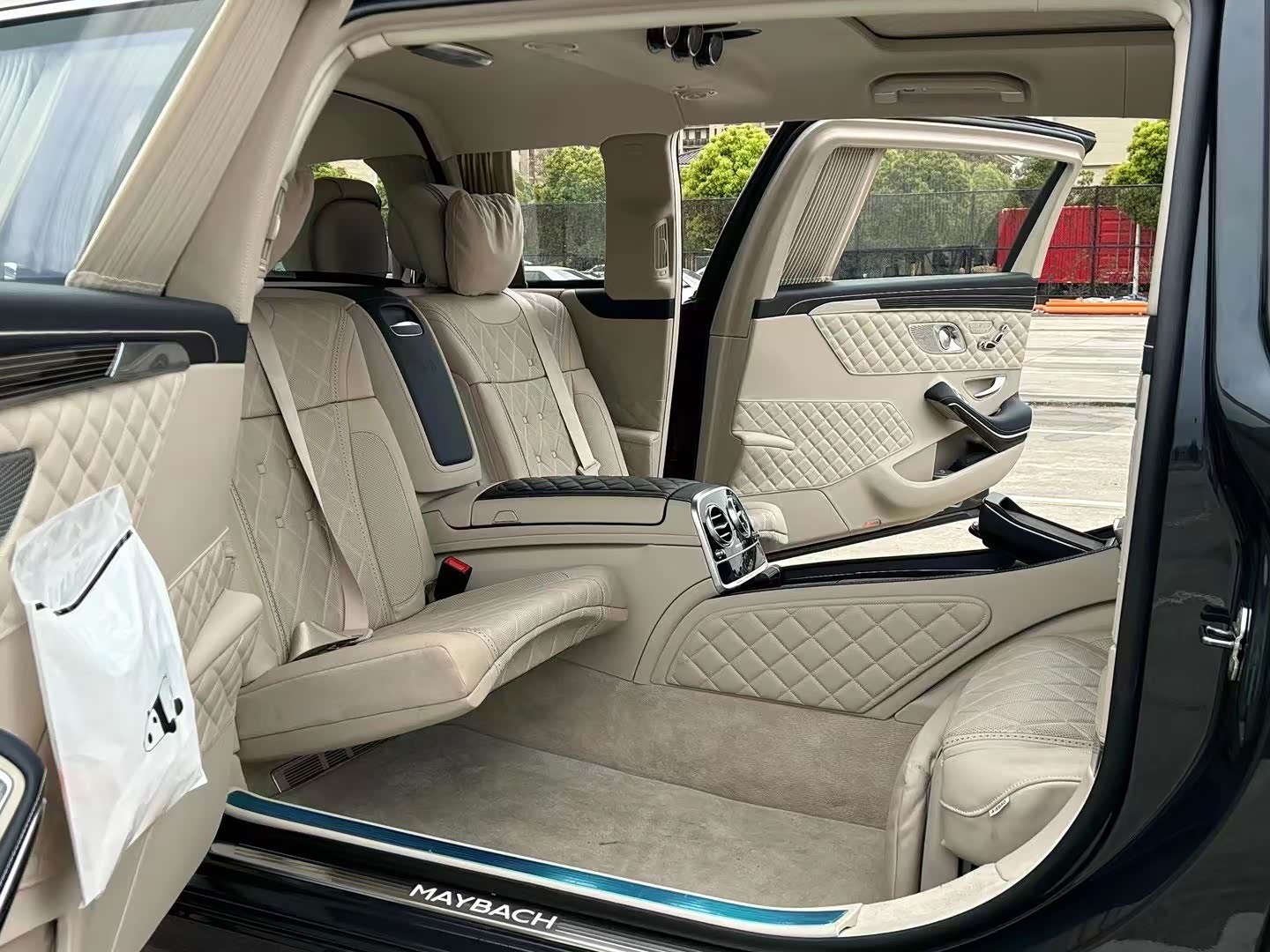 奢华的移动行宫，迈巴赫S680 Pullman_车家号_发现车生活_汽车之家
