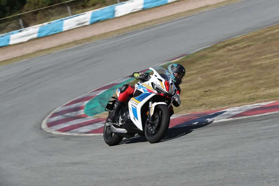 不到三万的仿赛RC401和休旅RX401，你爱了吗？_车家号_发现车生活_汽车之家