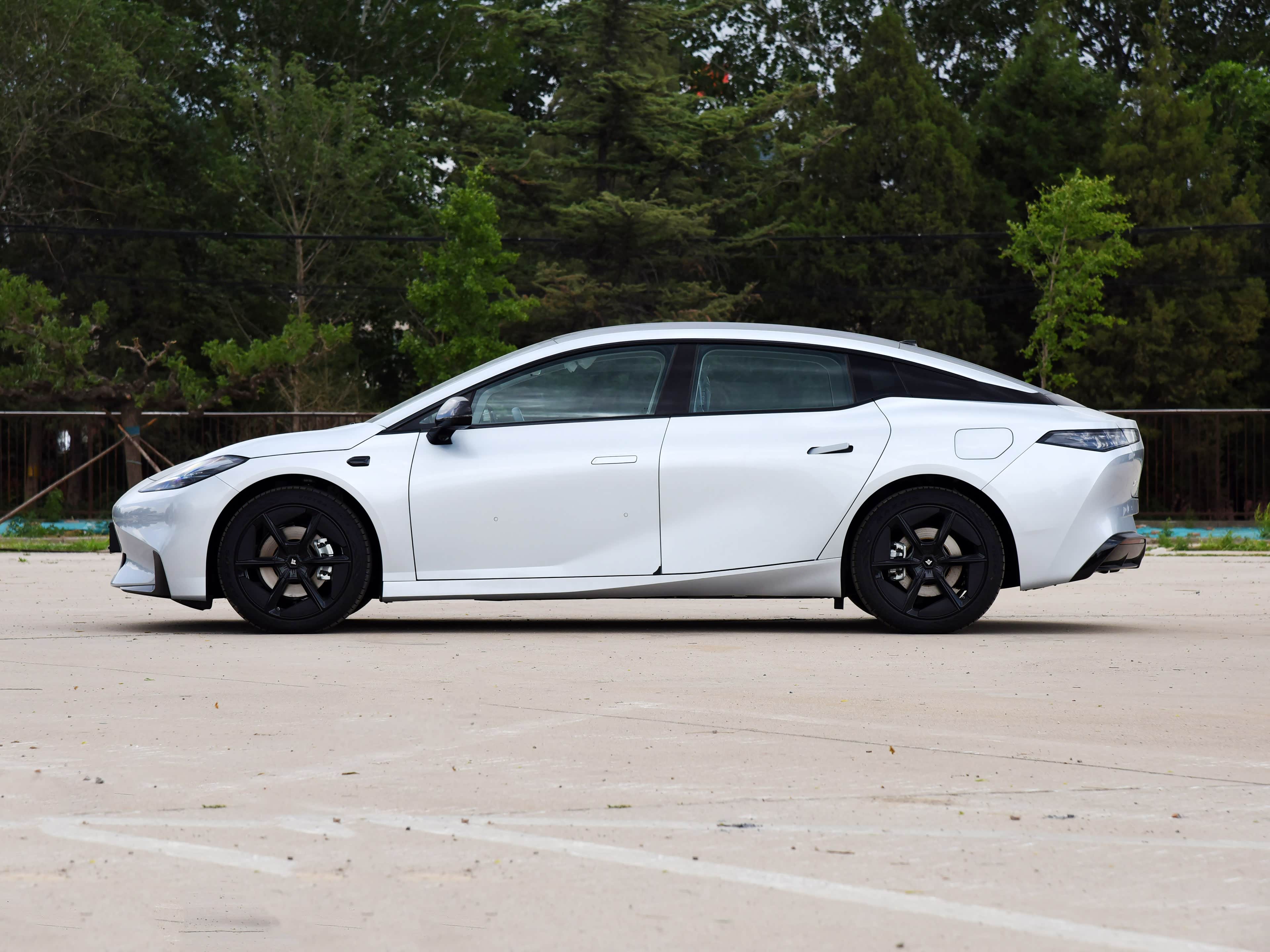 定位中大型车，旋翼门+电动尾翼，昊铂GT比特斯拉Model3香？_车家号_发现车生活_汽车之家