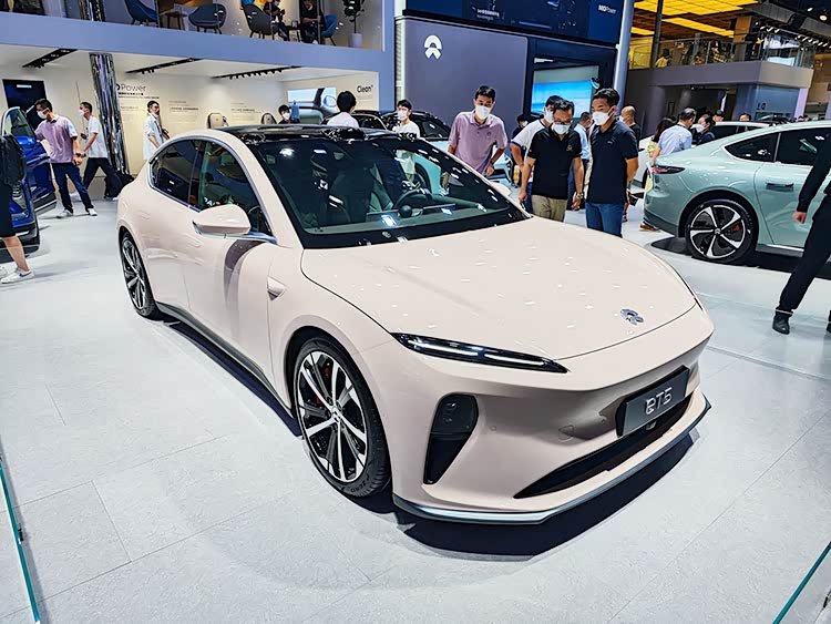 蔚来ET5镜空粉正式发布，旗下全系车型共同亮相_车家号_发现车生活_汽车之家